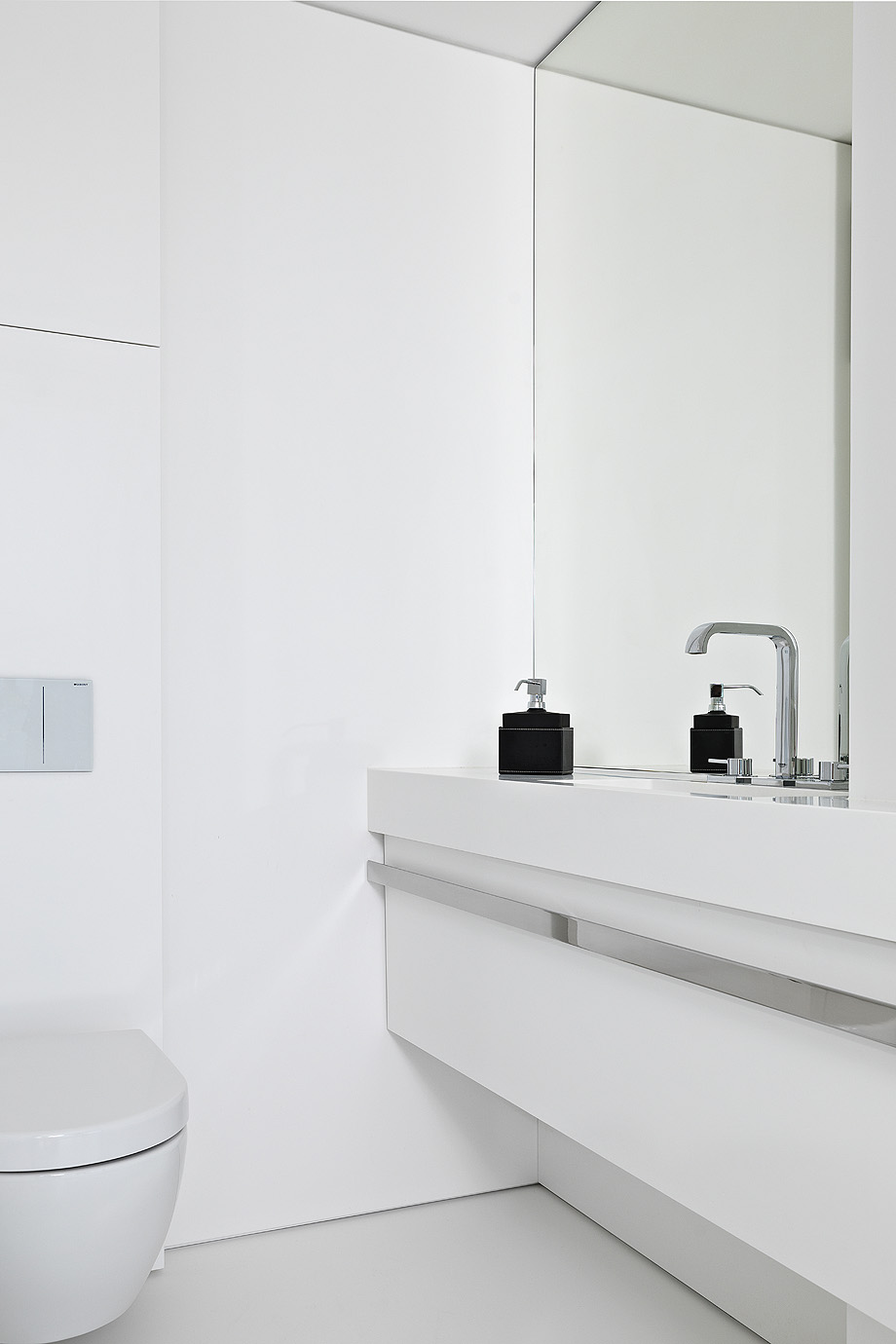 La blanca casa HI-MACS® diseñada por Dreer+Graf