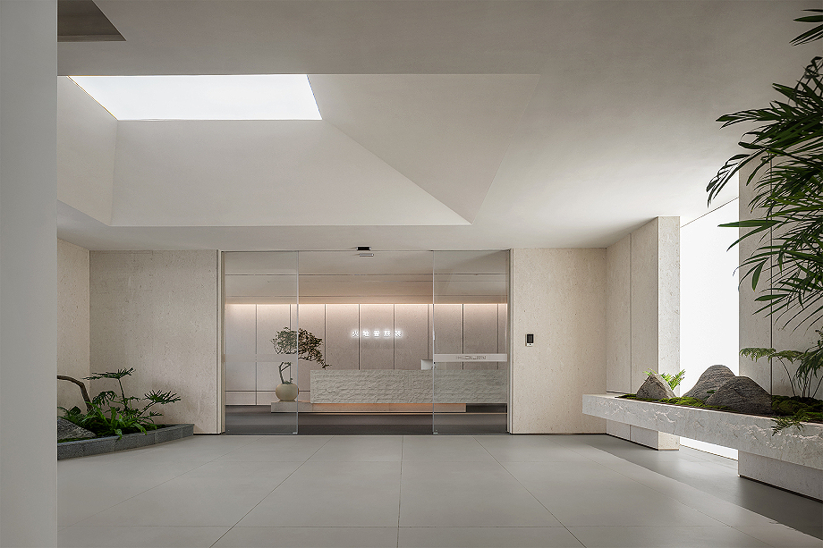 Showroom y oficinas de H.DIJIN por LubanEra·Design