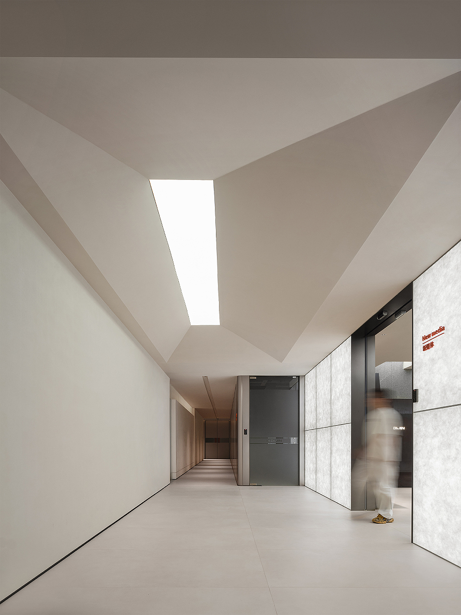 Showroom y oficinas de H.DIJIN por LubanEra·Design