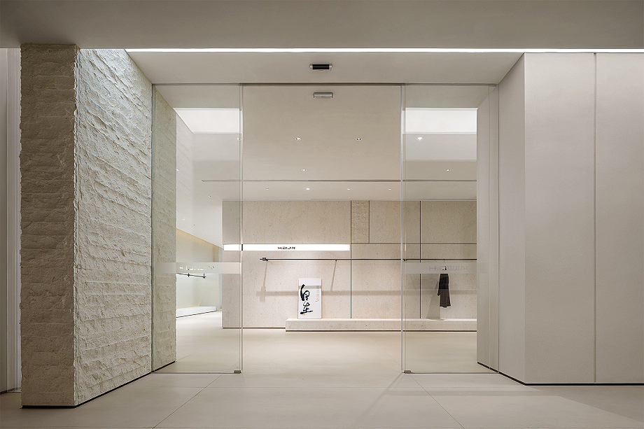 Showroom y oficinas de H.DIJIN por LubanEra·Design