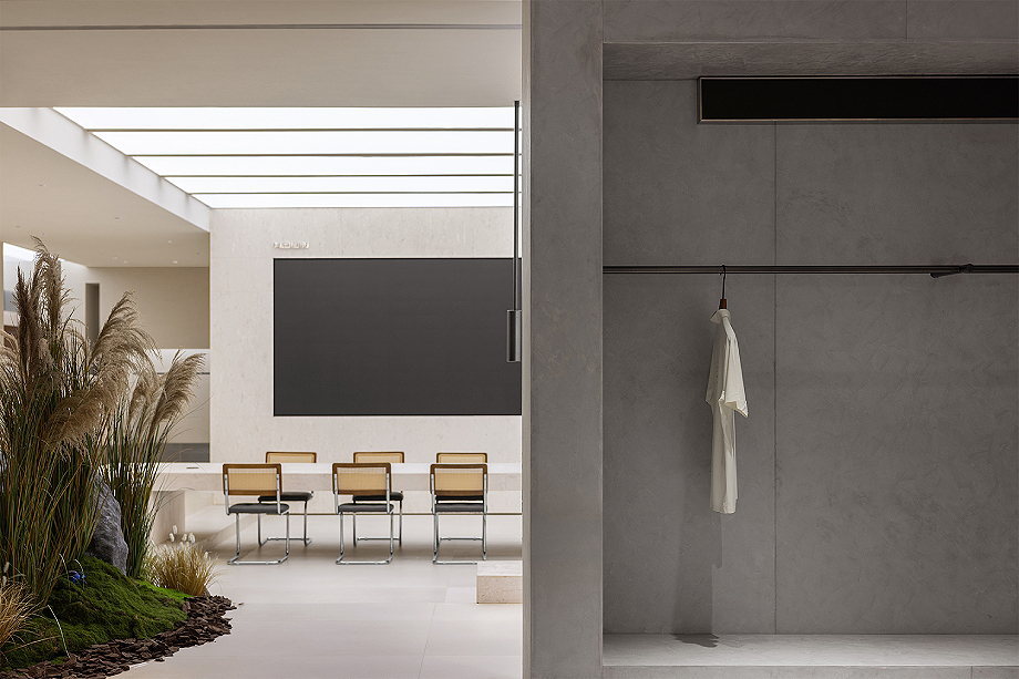 Showroom y oficinas de H.DIJIN por LubanEra·Design